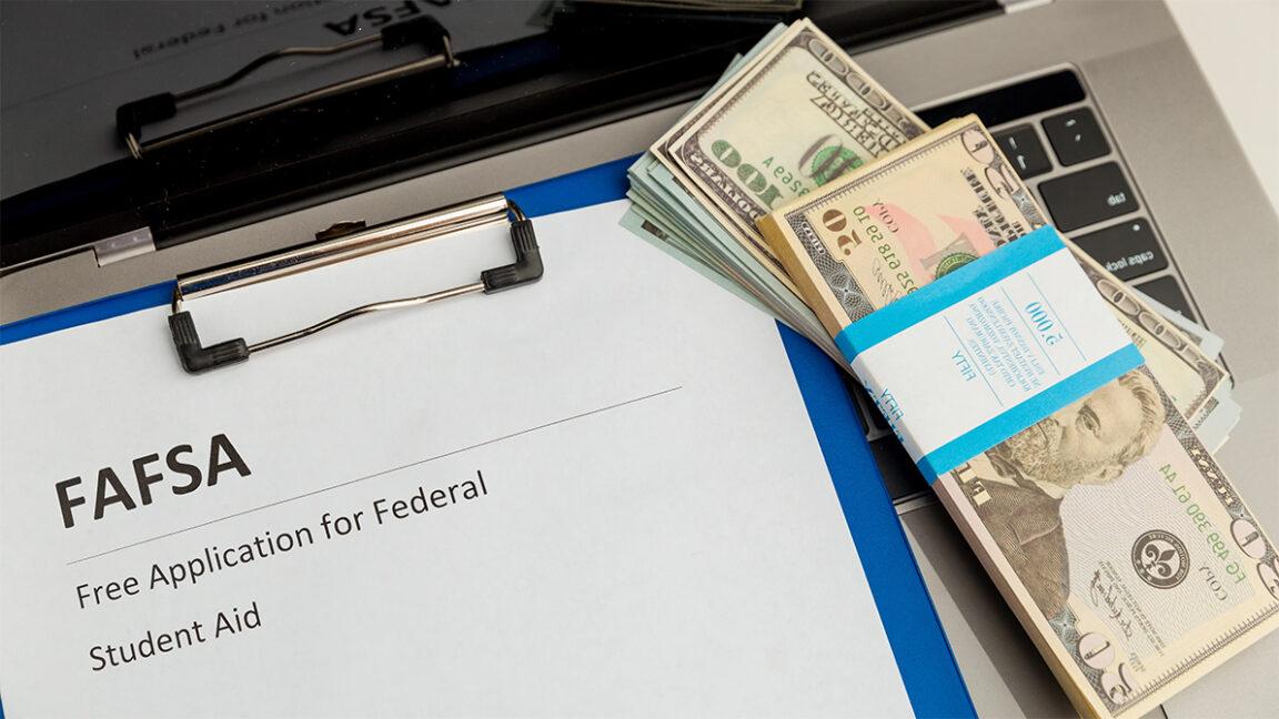 El formulario FAFSA importante que los estudiantes lo completen